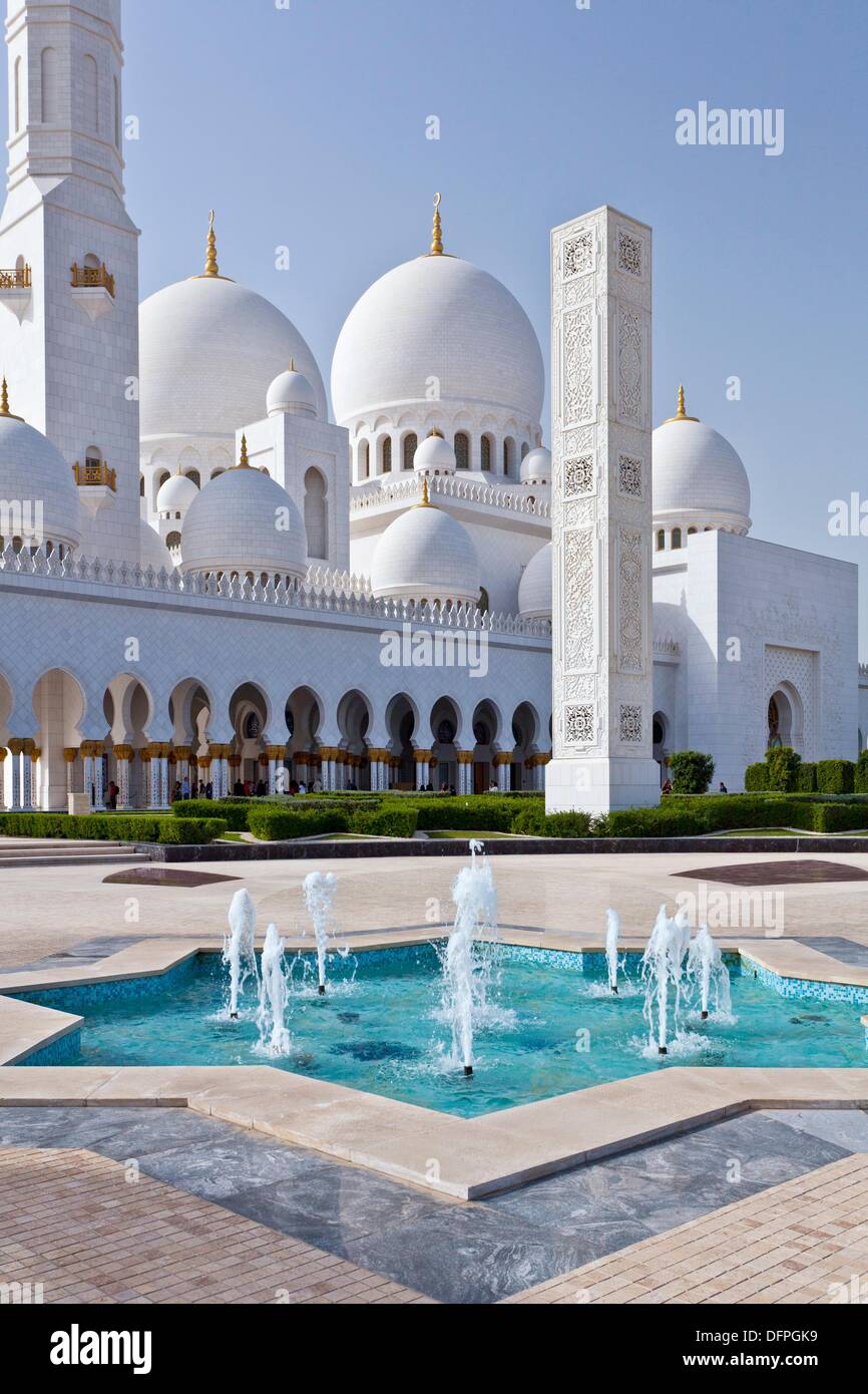 Exterior Domes Arches And Minarets Of The The Sheikh Zayed Grand