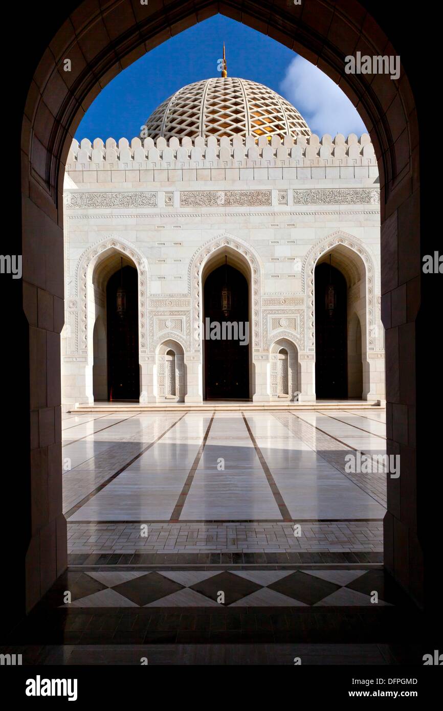 Architecture of the Grand Mosque in Muscat, Oman Stock Photo - Alamy