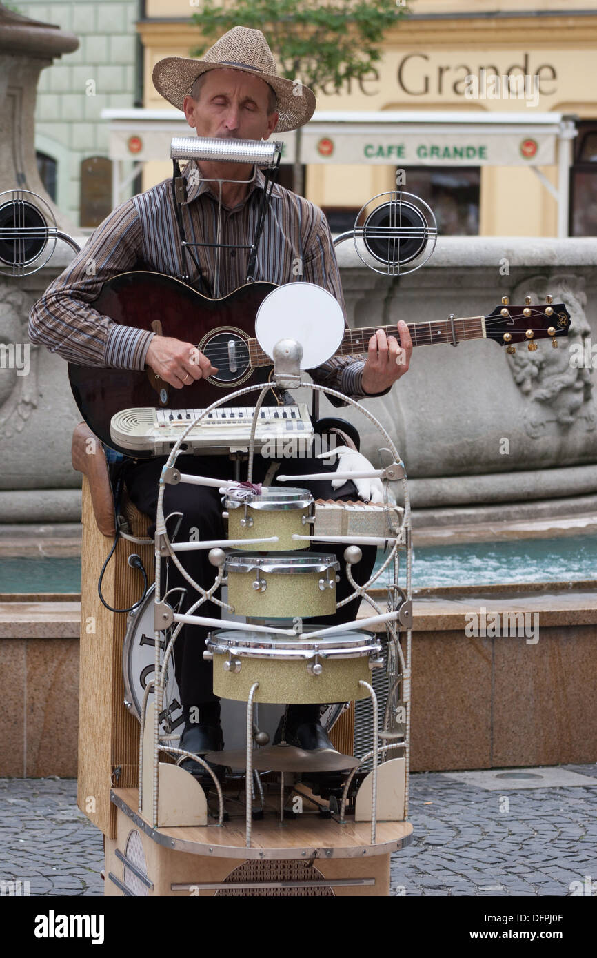 One man band instrument hi-res stock photography and images - Alamy