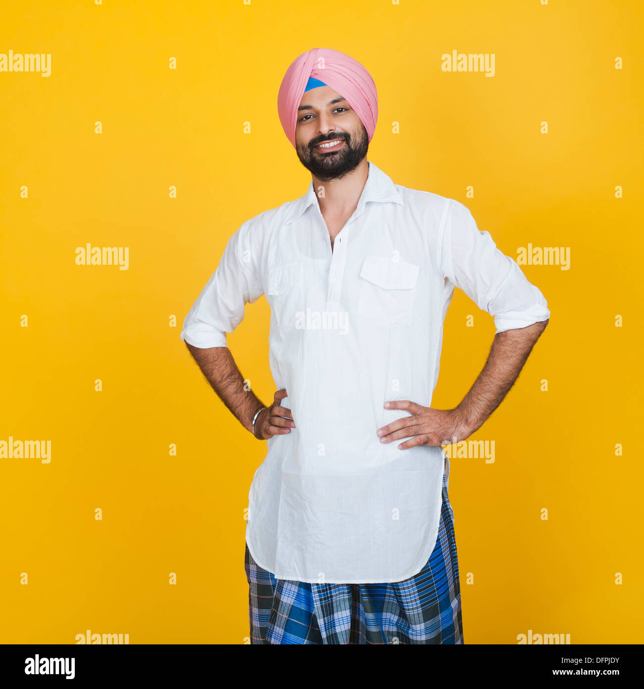 Portrait of a Sikh man smiling Stock Photo - Alamy