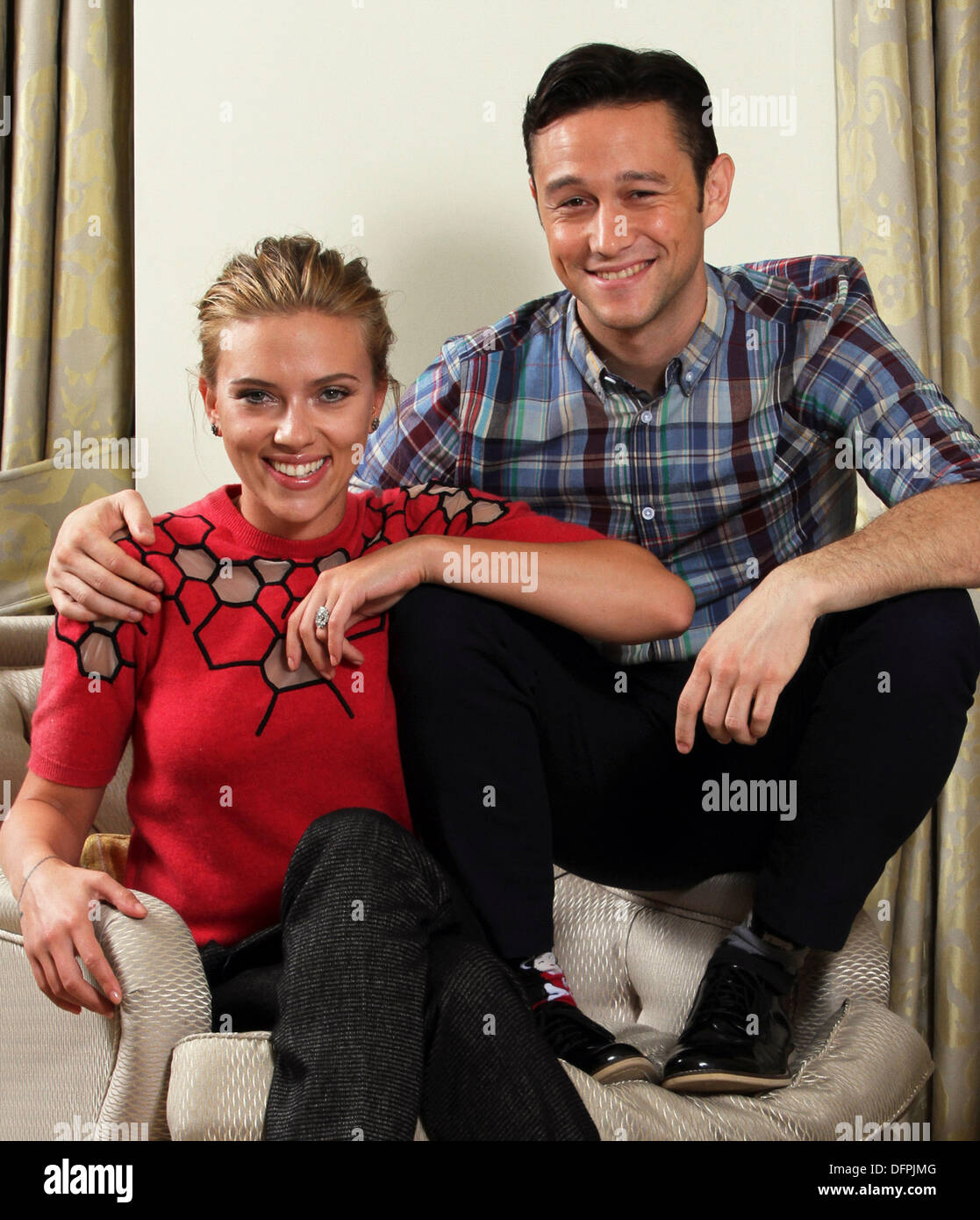 Scarlett johansson joseph gordon levitt don hi-res stock photography ...