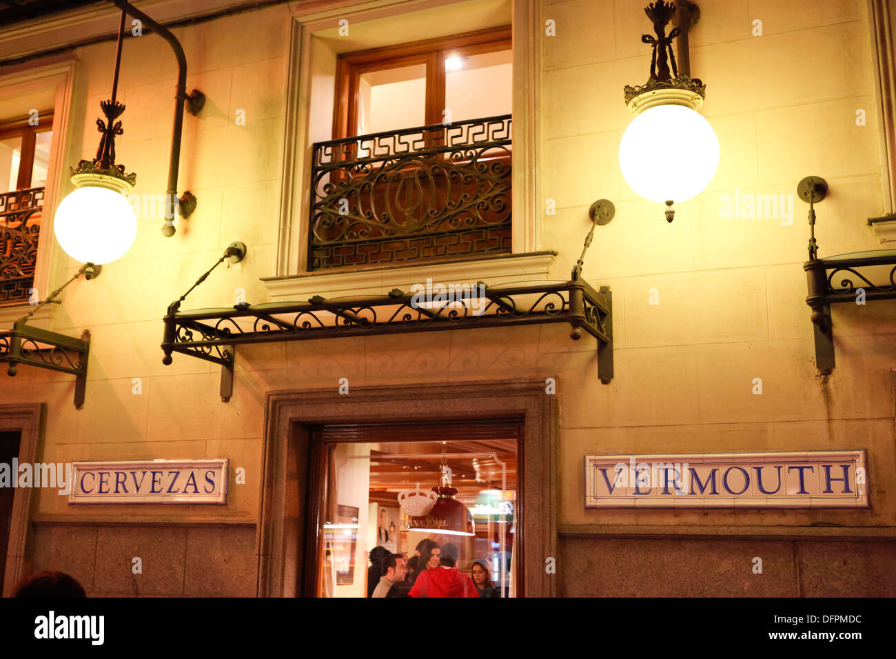Taberna Real, Plaza de Isabel II, Madrid, Spain Stock Photo - Alamy