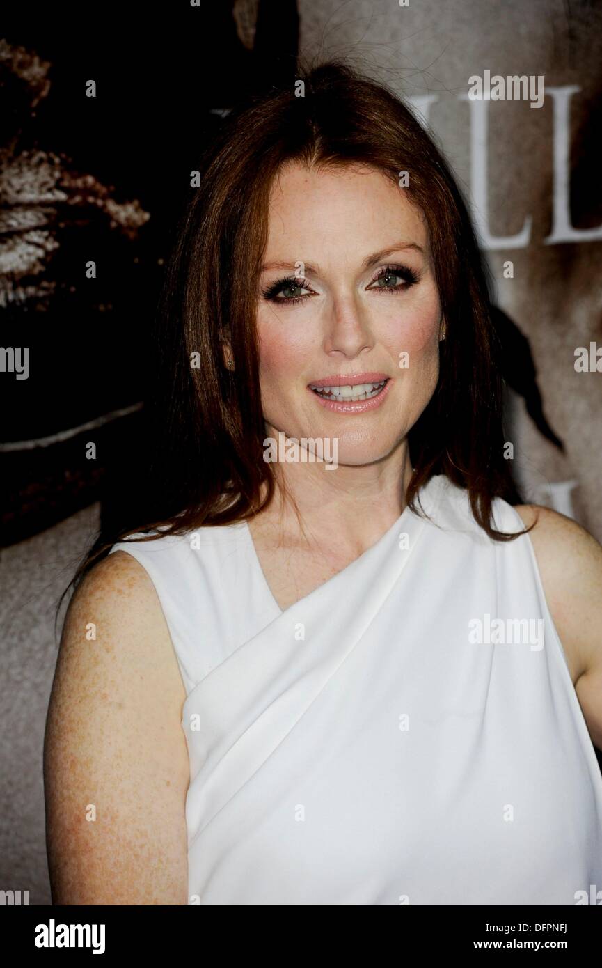 Hollywood, CA, . 7th Oct, 2013. Julianne Moore at arrivals for CARRIE ...