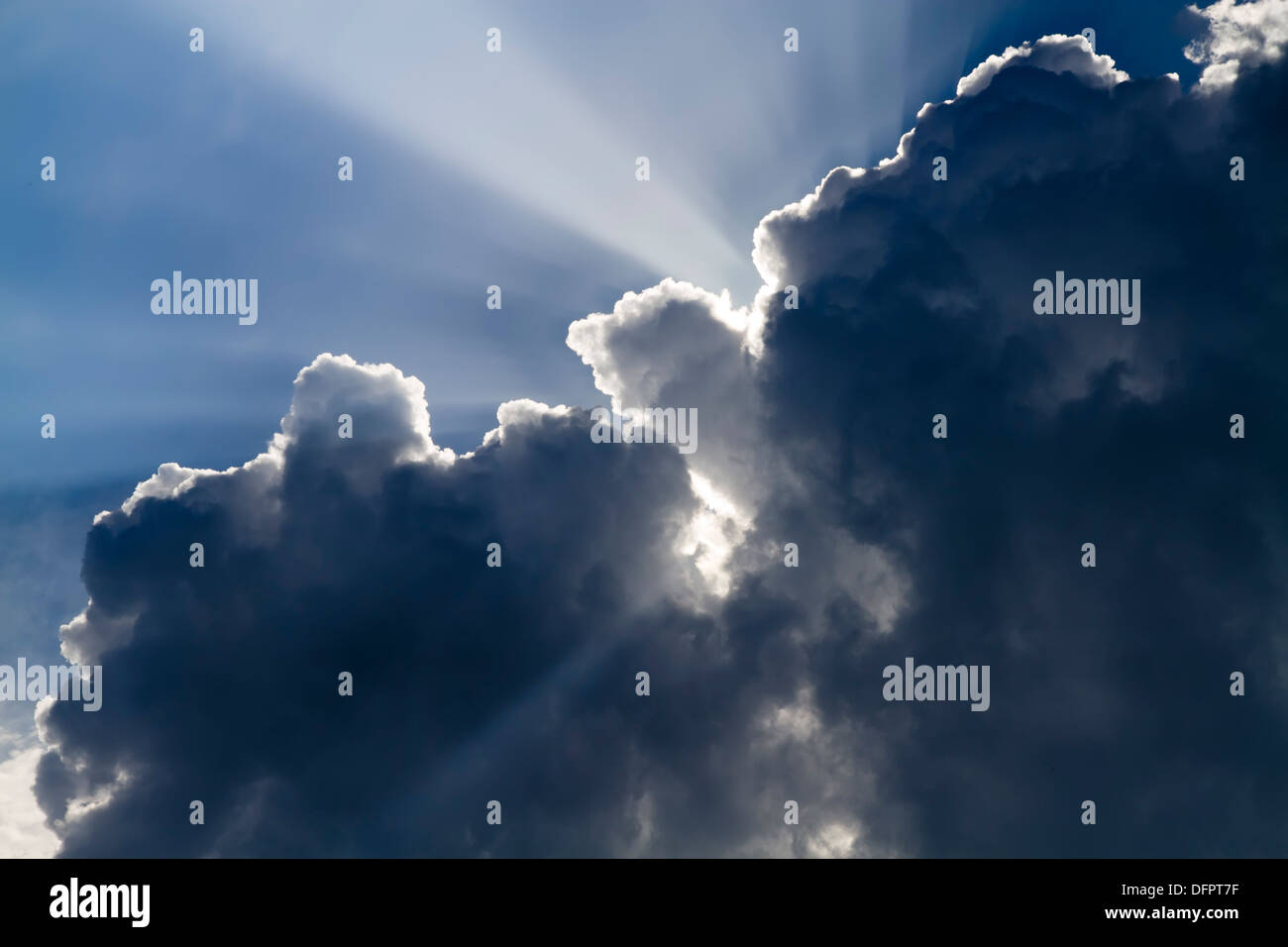 Sun burst rays sunshine ray hi-res stock photography and images - Alamy