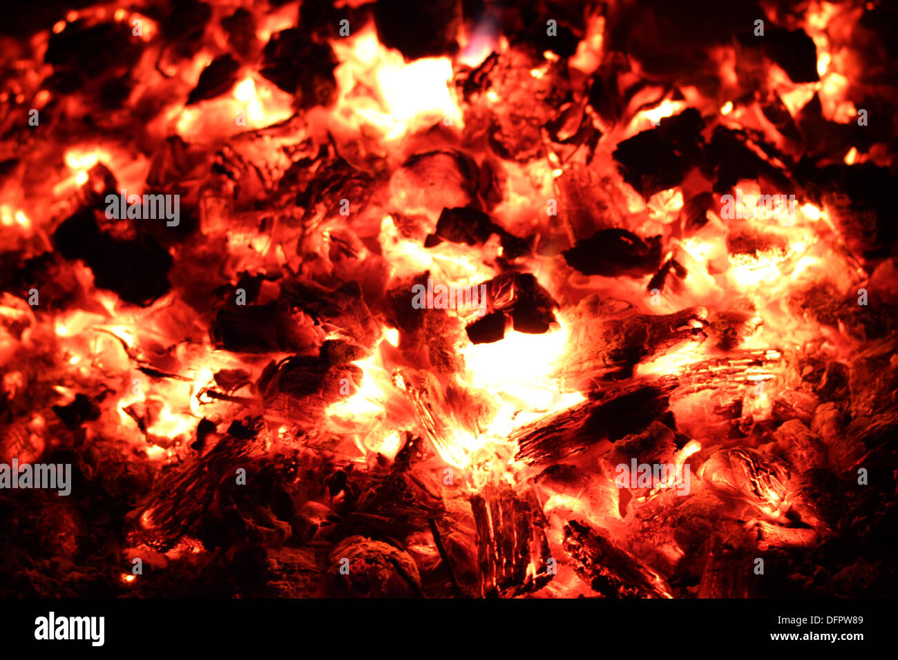 Red hot embers hi-res stock photography and images - Alamy
