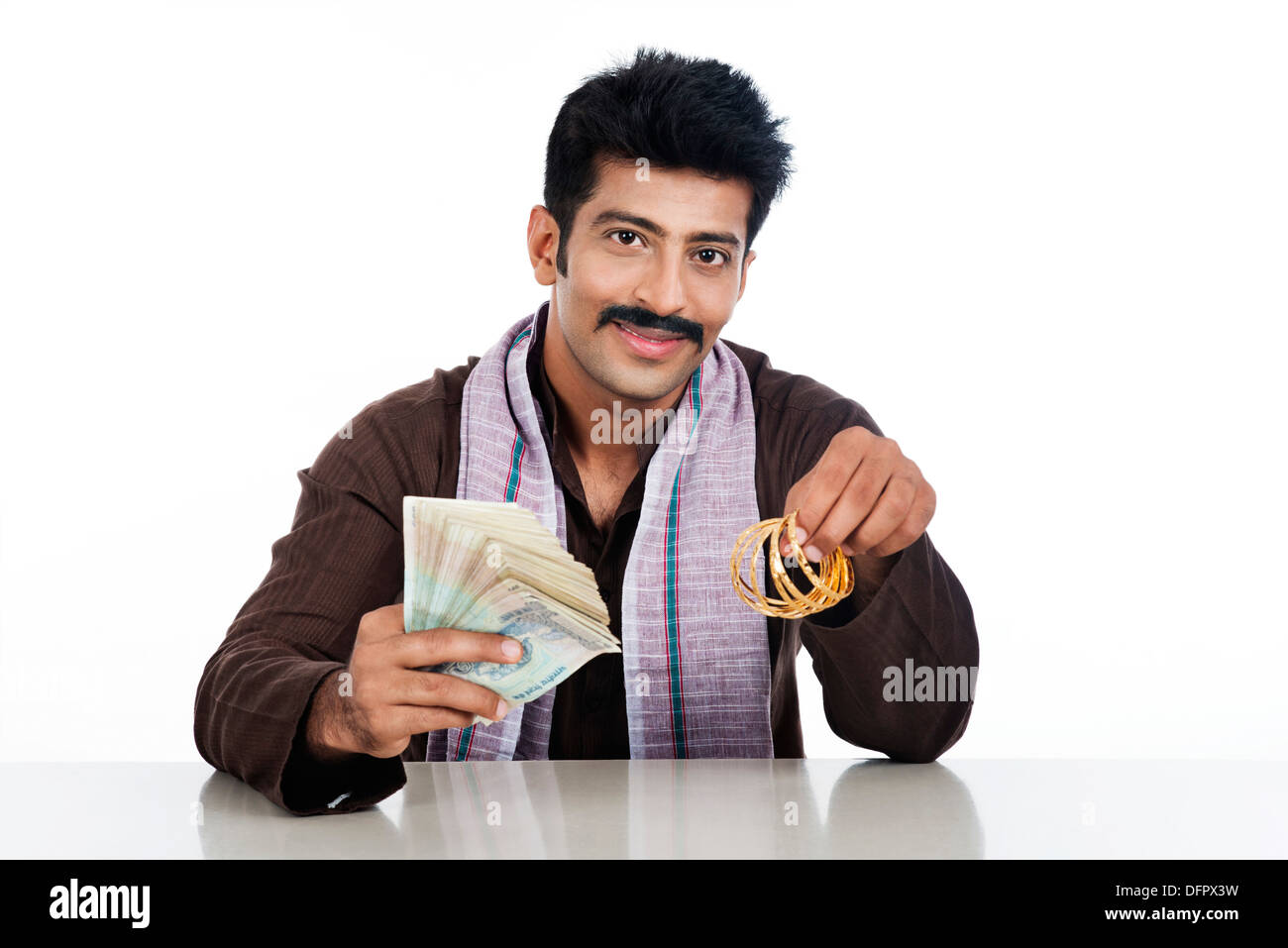 Indian man showing money hi-res stock photography and images - Alamy