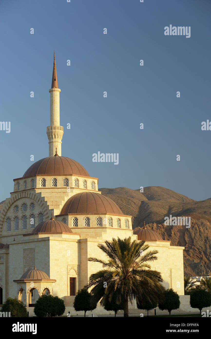 Oman muscat temple hi-res stock photography and images - Alamy
