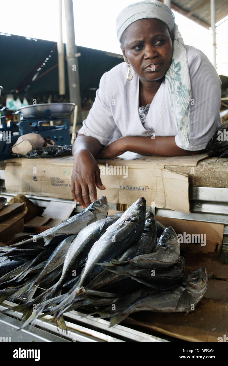 Leaning over counter hi-res stock photography and images - Alamy
