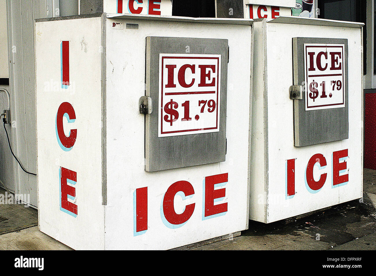 Ice machine hi-res stock photography and images - Alamy