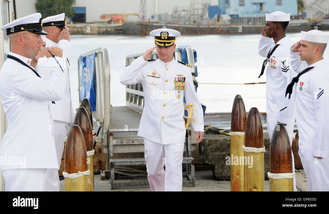Cmdr. Lance Thompson, commanding officer of the Los Angeles-class ...
