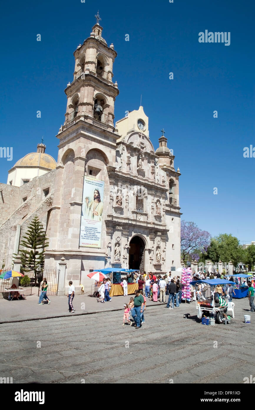 Worshipers spill out of Easter morning mass at Templo de San Marcos ...