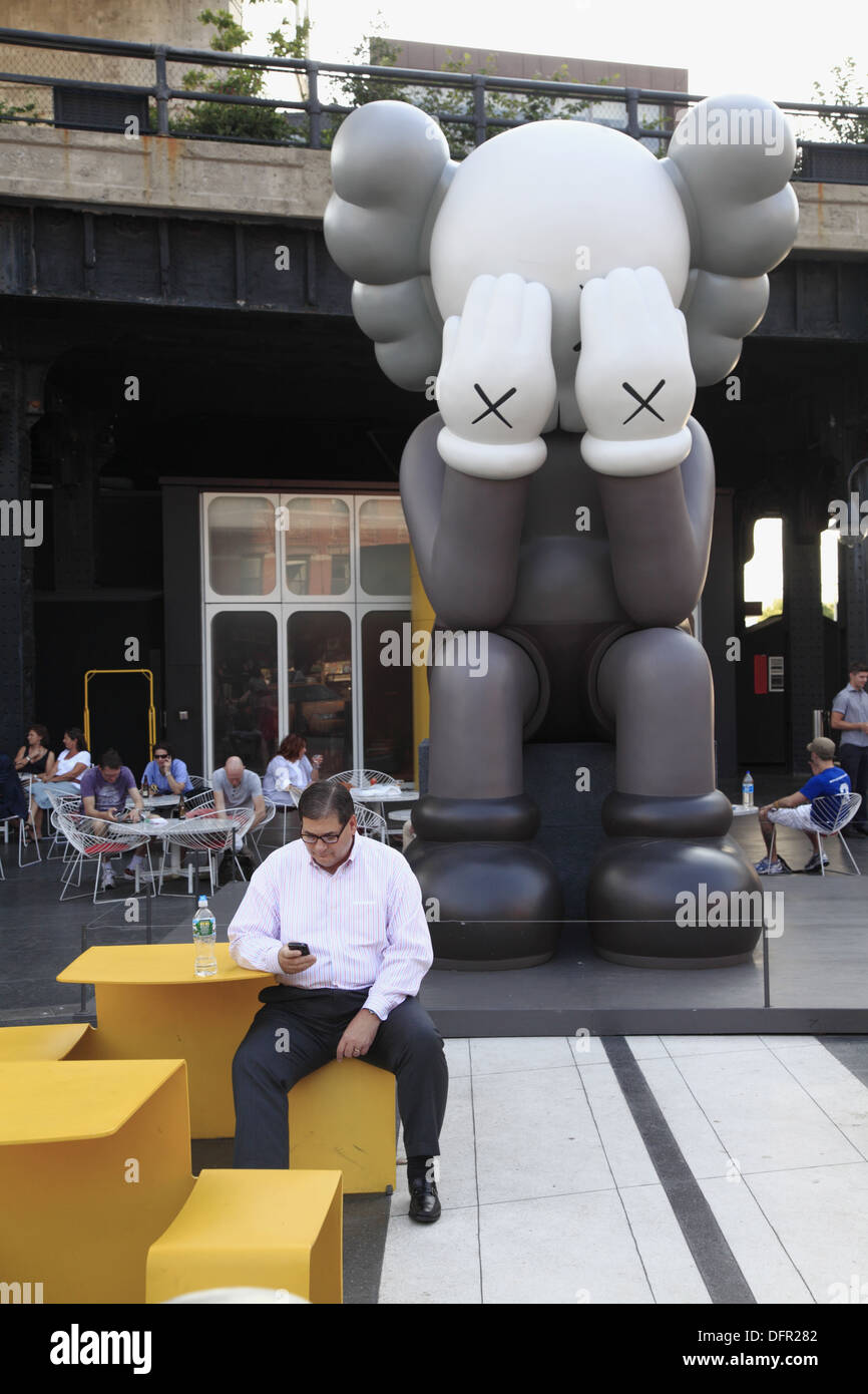 Kaws hi-res stock photography and images - Alamy