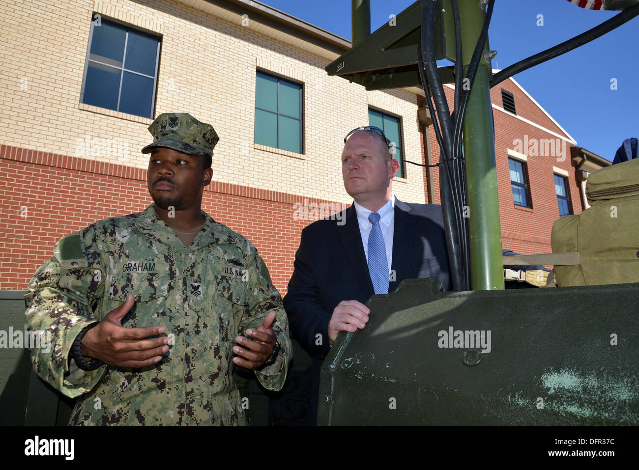 Navy expeditionary logistics support hi-res stock photography and ...