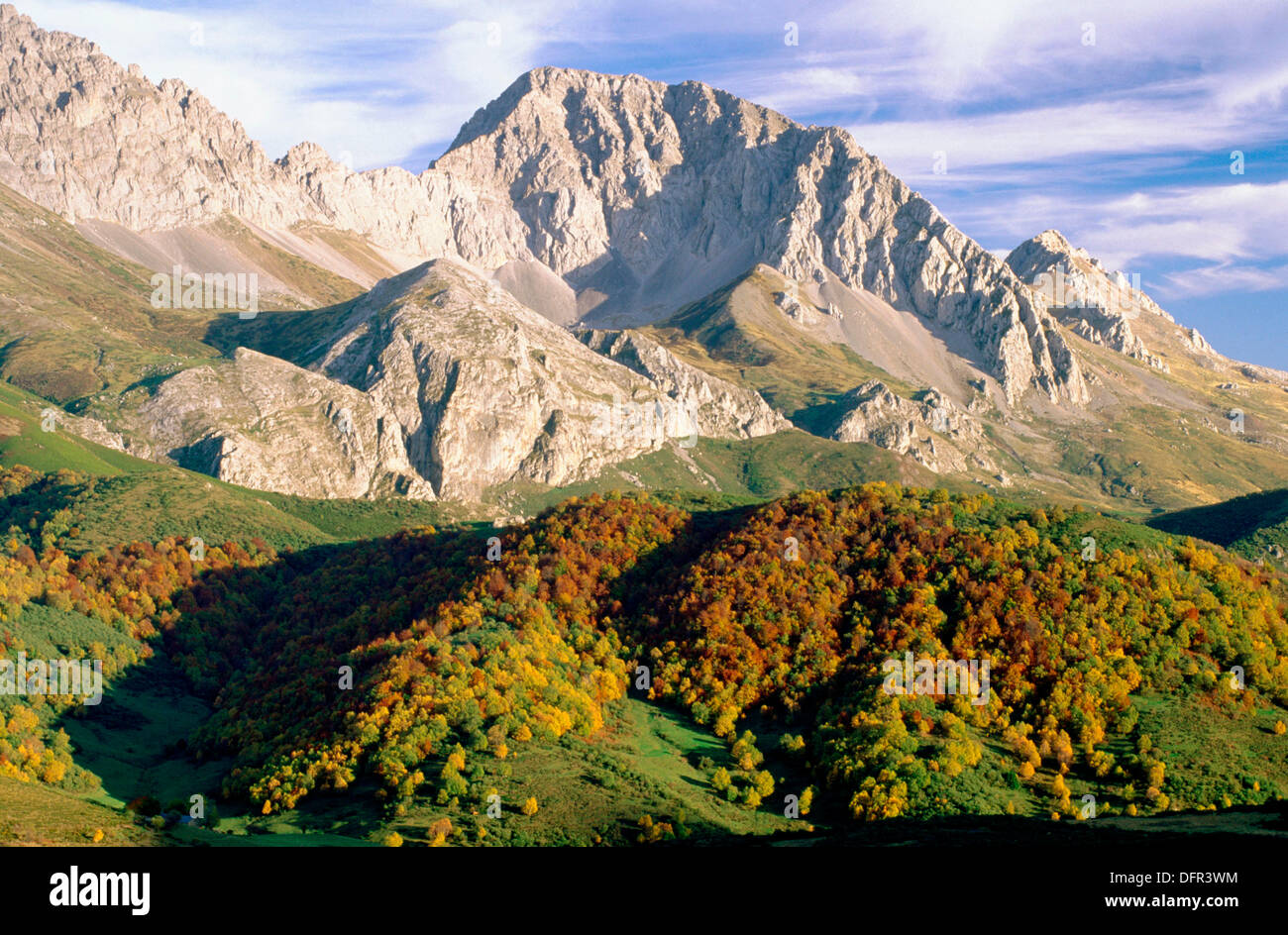 Peña Ubiña (2.417 m). Cordillera Cantabrica. Leon-Asturias provinces ...