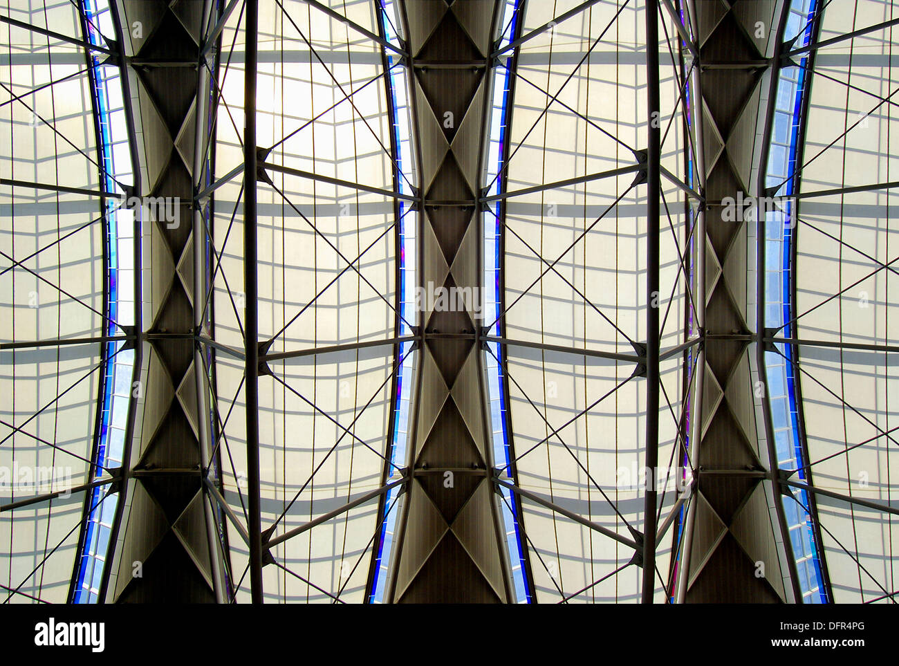San francisco airport terminal interior hi-res stock photography and ...