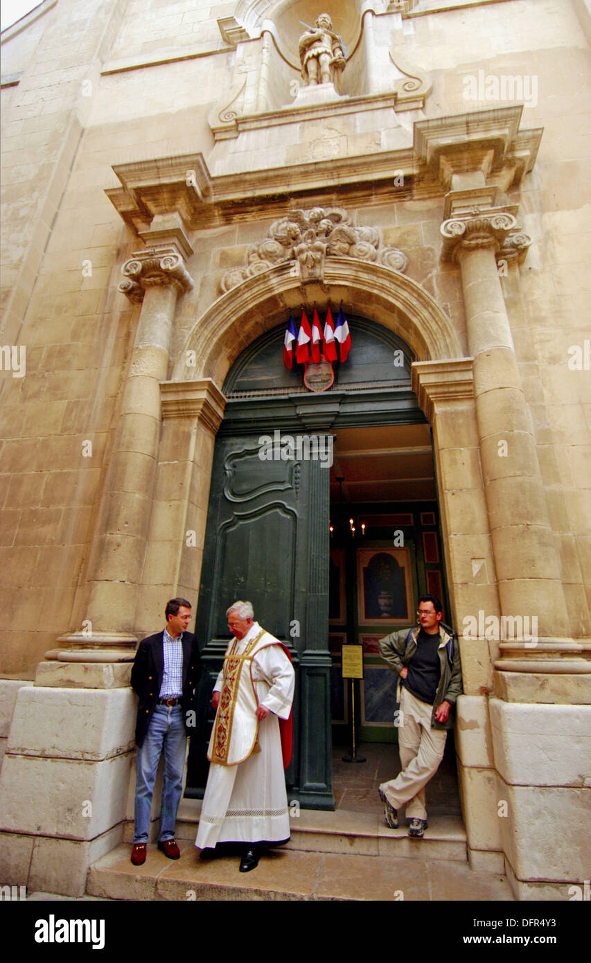 Priest speaking hi-res stock photography and images - Alamy