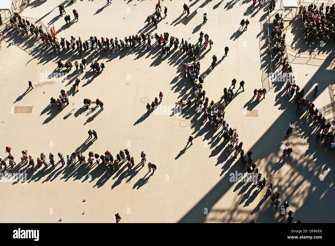 Long queues hi-res stock photography and images - Alamy