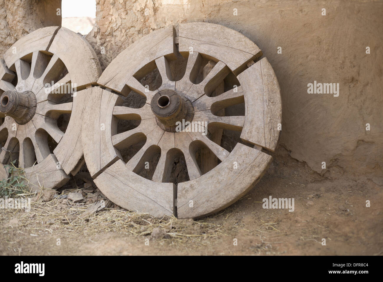 Indian Bullock cart wheels, Gond village, Madhya Pradesh, India Stock ...