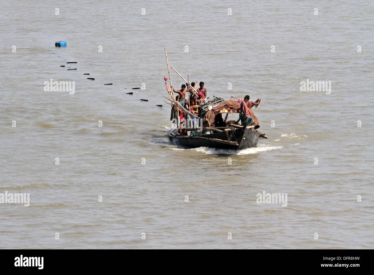 Hilsa fish catching hi-res stock photography and images - Alamy