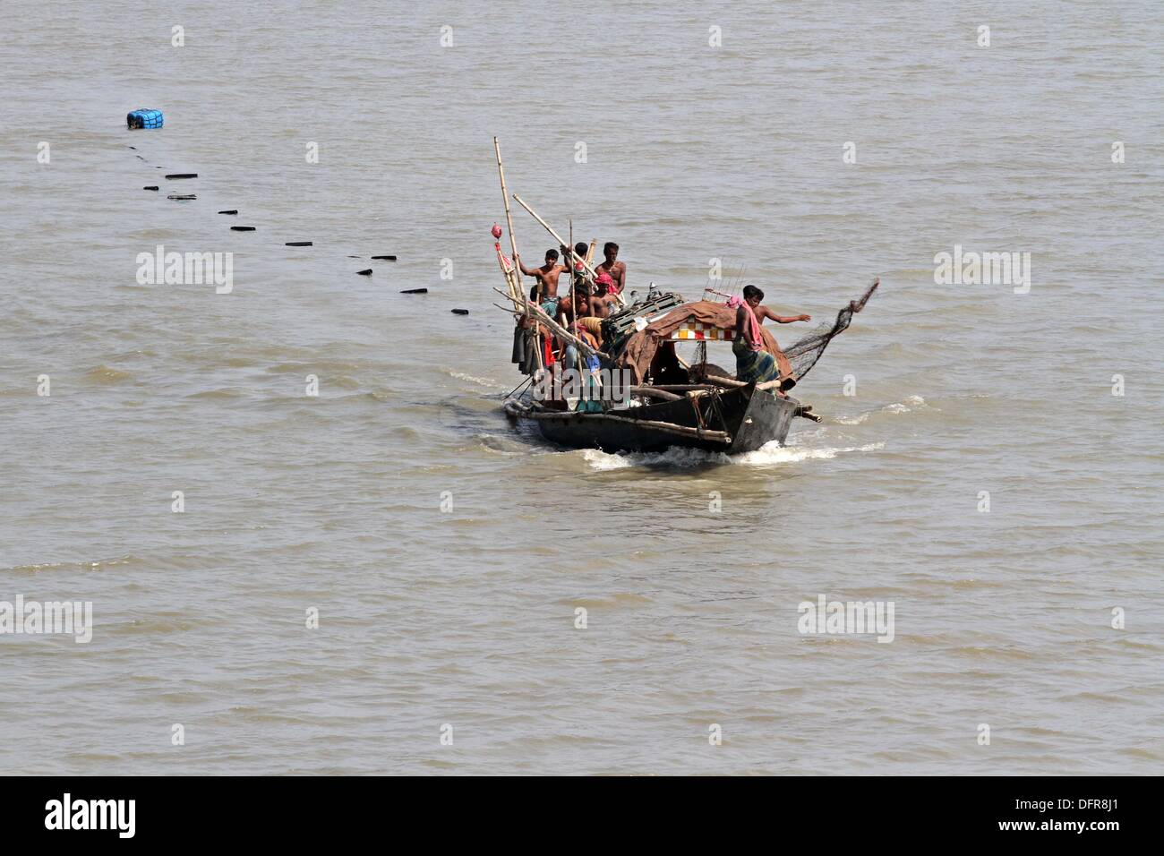 Hilsa fish catching hi-res stock photography and images - Alamy