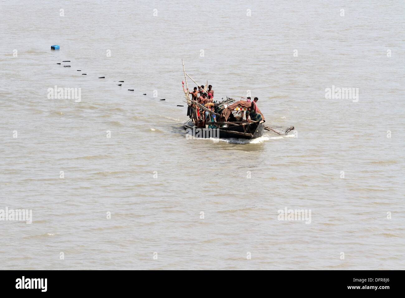Hilsa fish catching hi-res stock photography and images - Alamy
