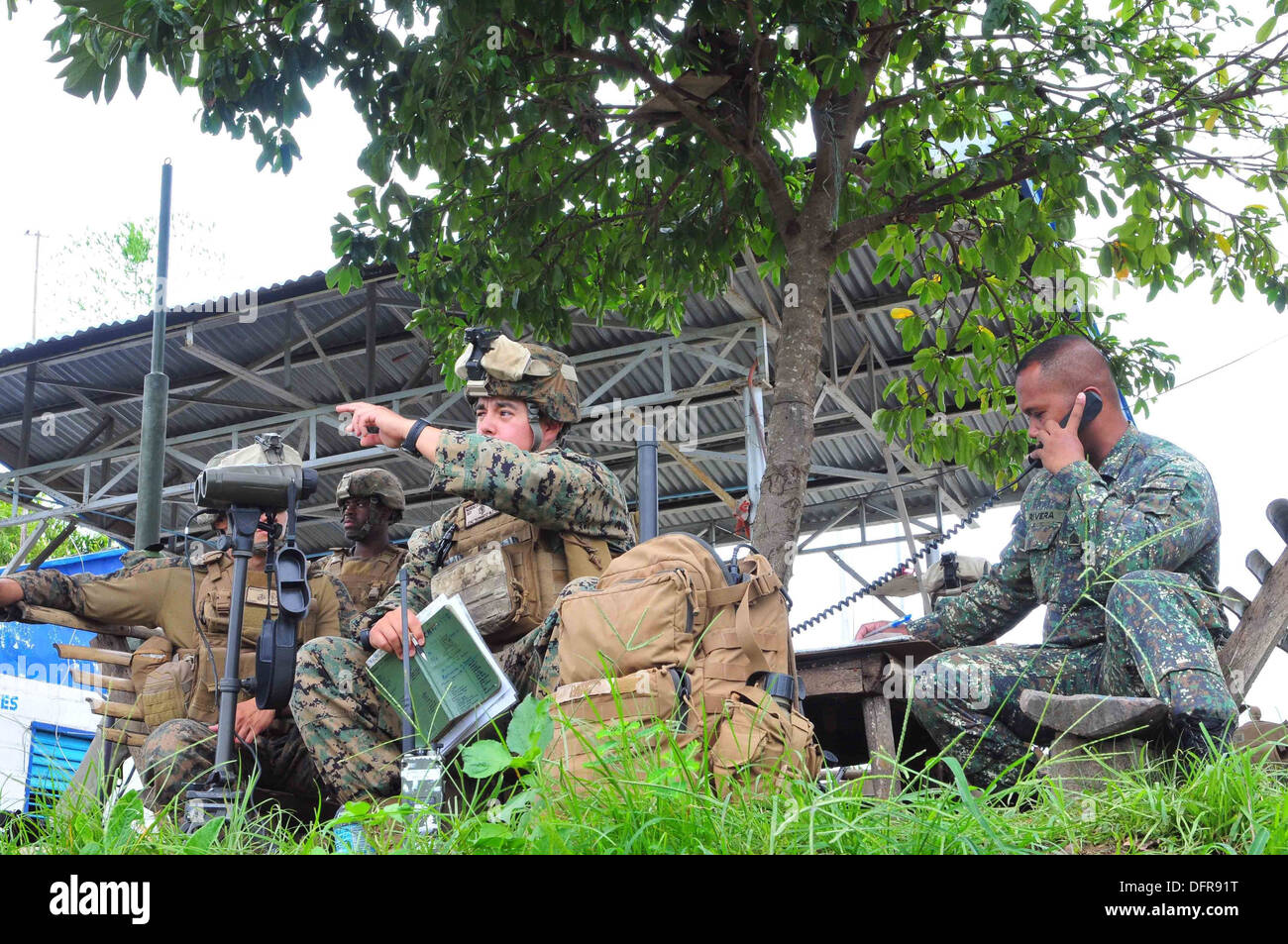 Philippine Marines and soldiers direct fire support with the assistance ...