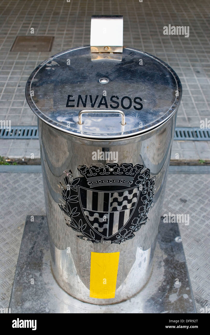 Barcelona spain recycling bin hi-res stock photography and images - Alamy