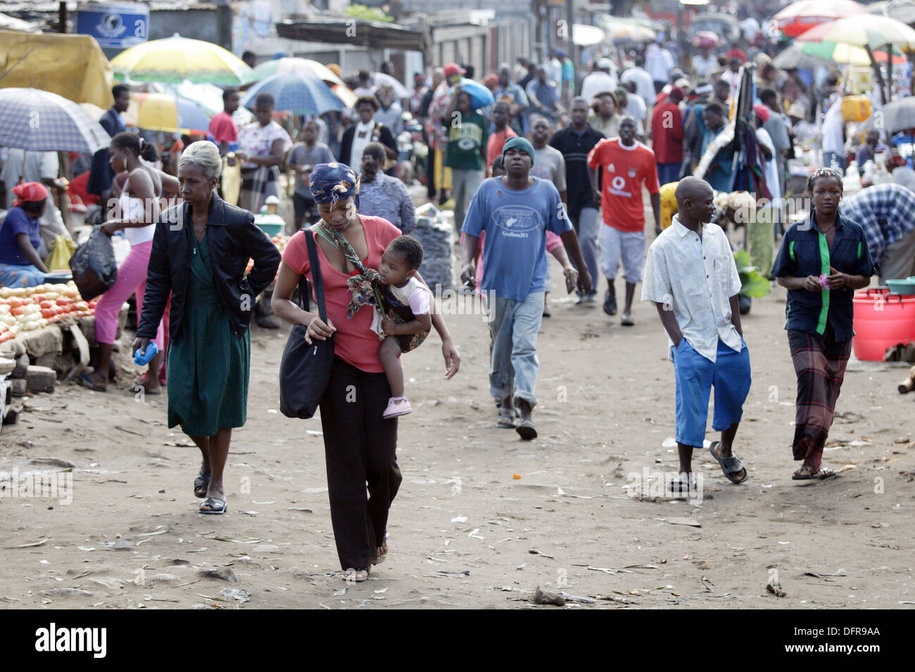 Mozambique maputo woman market hi-res stock photography and images - Alamy