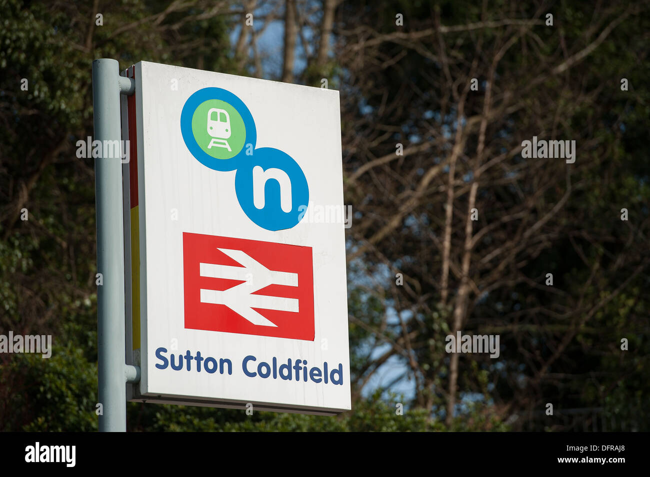 Rail signs hi-res stock photography and images - Alamy