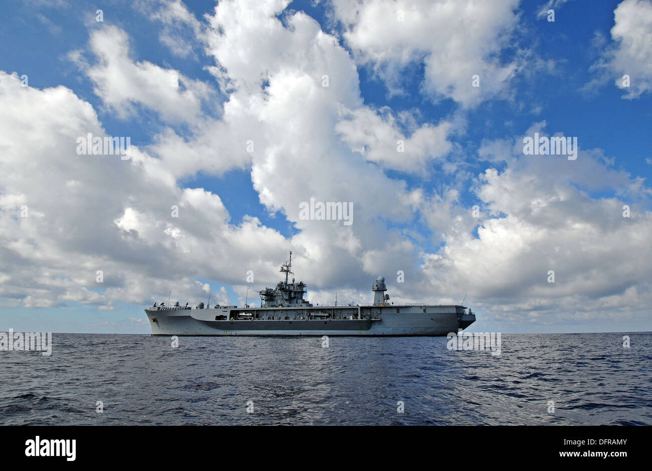 The amphibious command ship USS Mount Whitney (LCC 20) cruises through ...