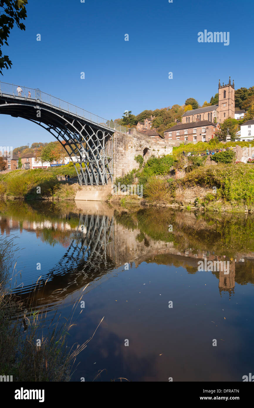 River Severn passing under the famous Iron bridge in the town that ...