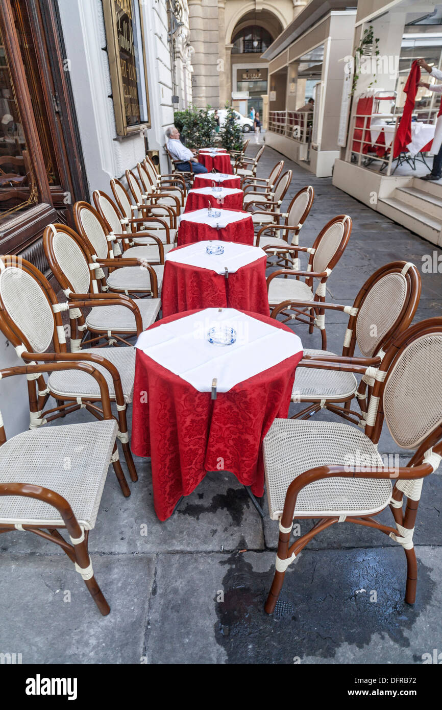 Tuscany tables hi-res stock photography and images - Alamy