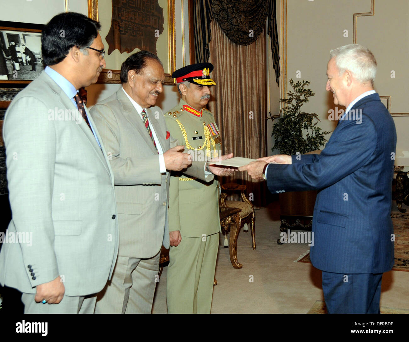 Kenneth thompson ambassador hi-res stock photography and images - Alamy