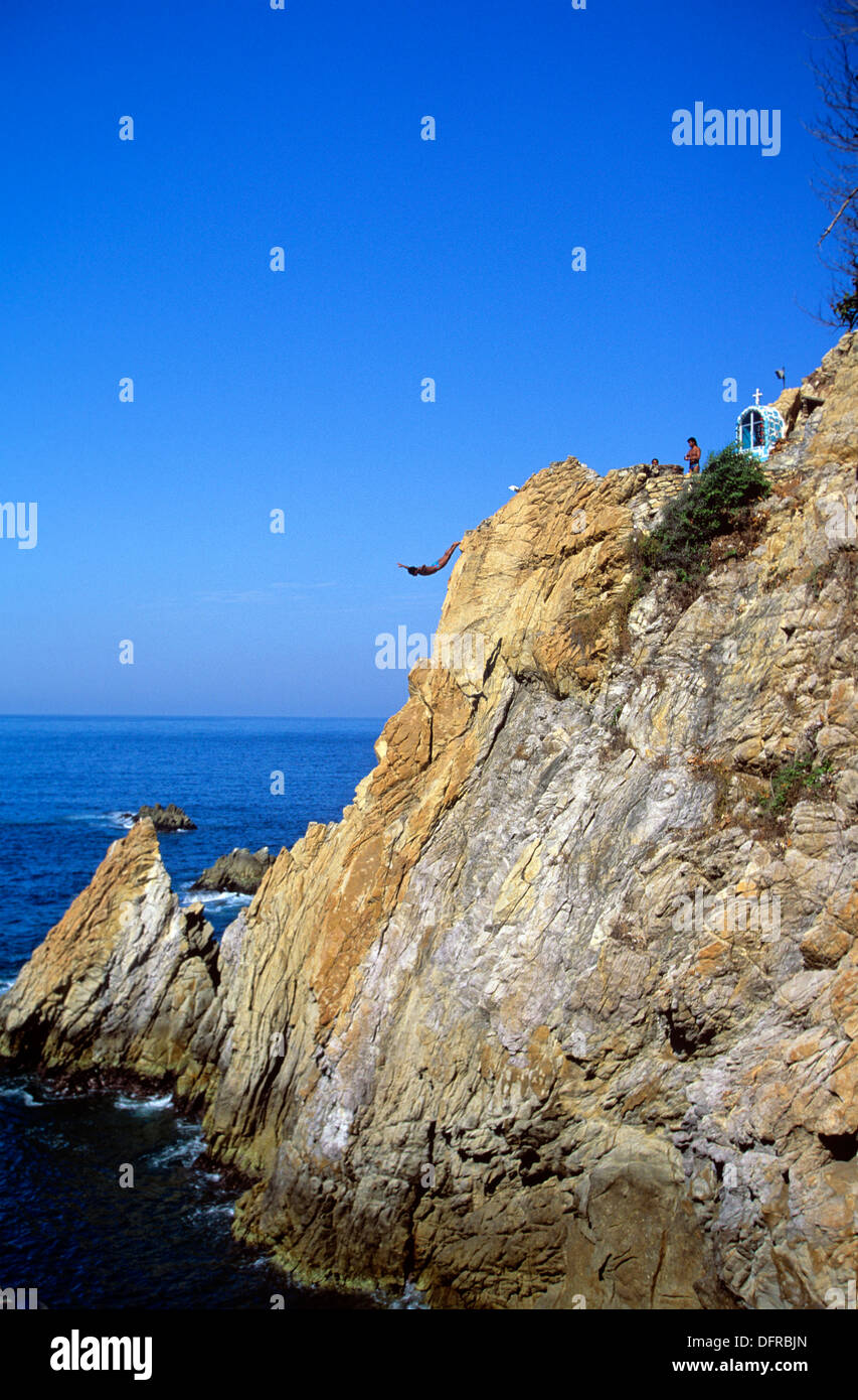 Cliff diving acapulco hi-res stock photography and images - Alamy