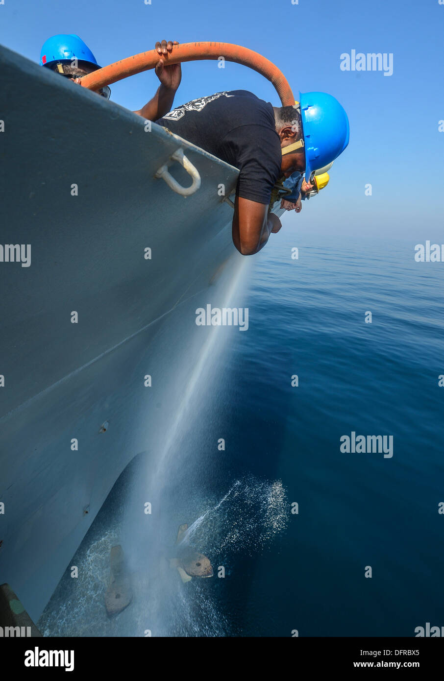 Boatswain's Mate Seaman Marsell James rinses the anchor chain on the ...