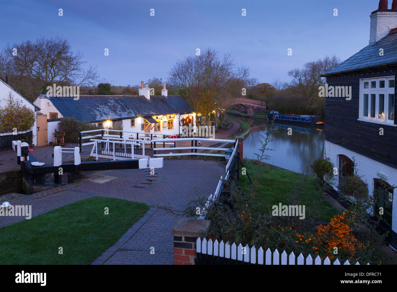 Rainbow pub hi-res stock photography and images - Alamy