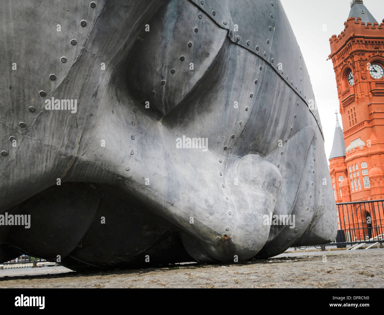 Pier House and Seamans Memorial Cardiff Bay Cardiff Wales Stock Photo ...