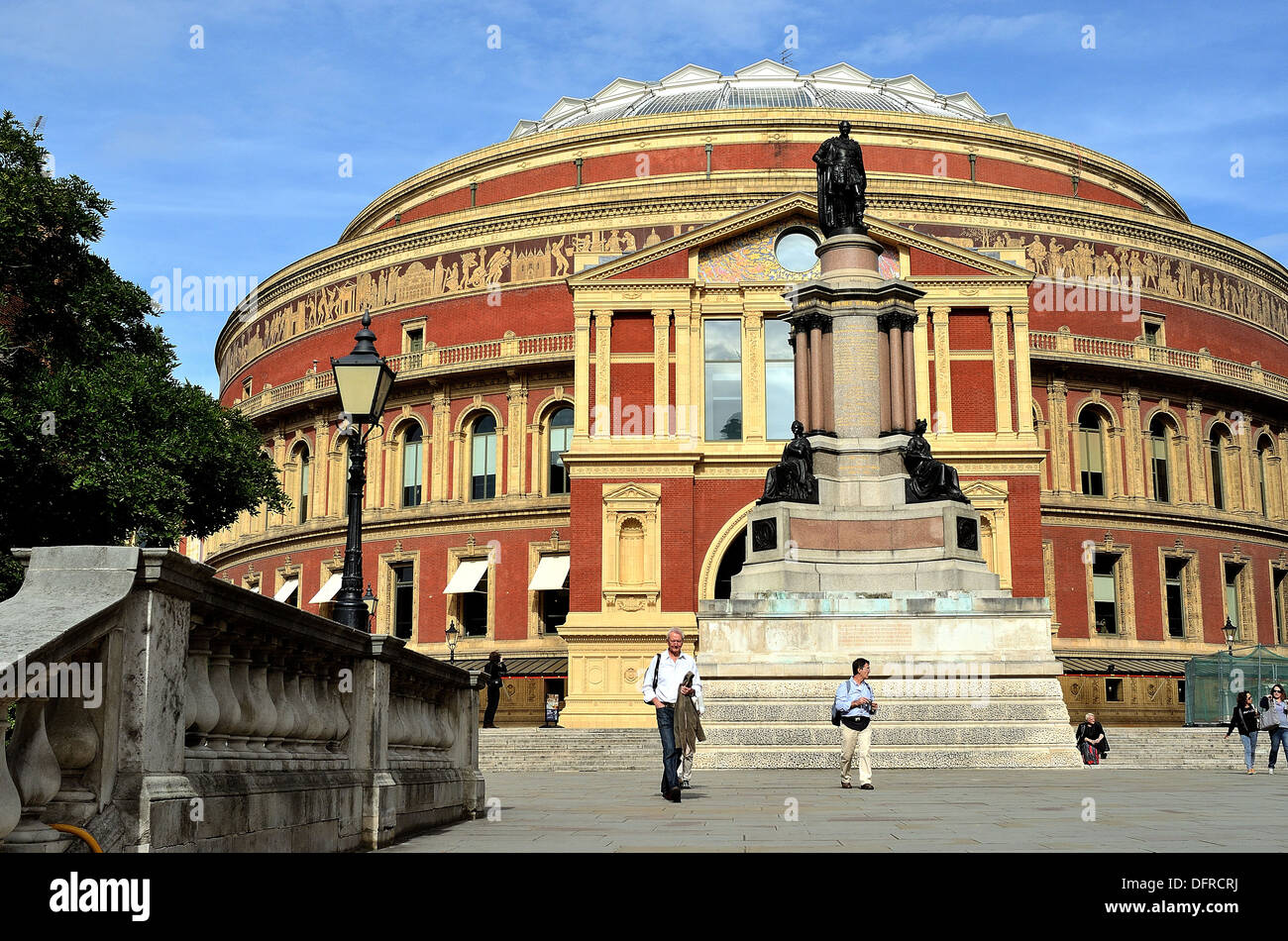 Royal albert hall exterior proms hi-res stock photography and images ...