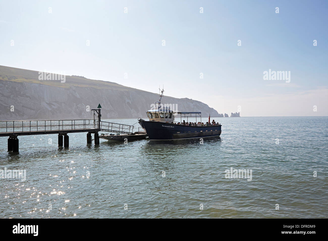 Isle of Wight Alum Bay and the Needles sightseeing boat trips Stock ...