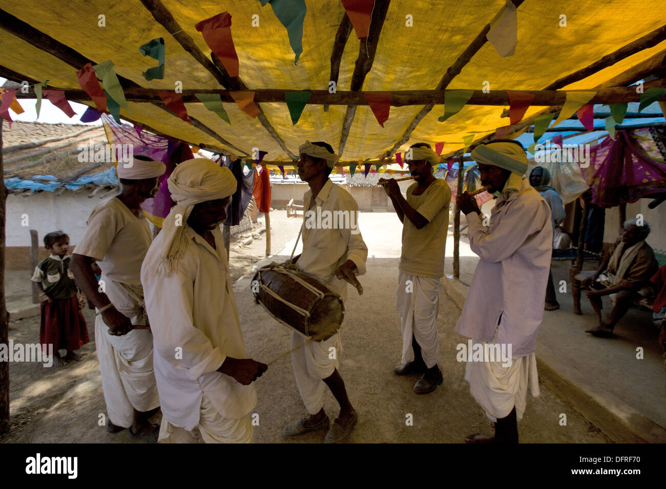 Musicians in marriage ceremony of Korku Tribe, Khalwa, Jharikheda ...