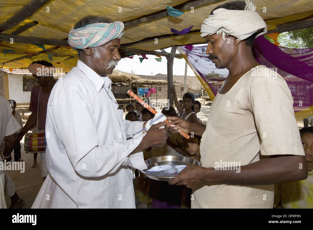 Korku tribe hi-res stock photography and images - Alamy