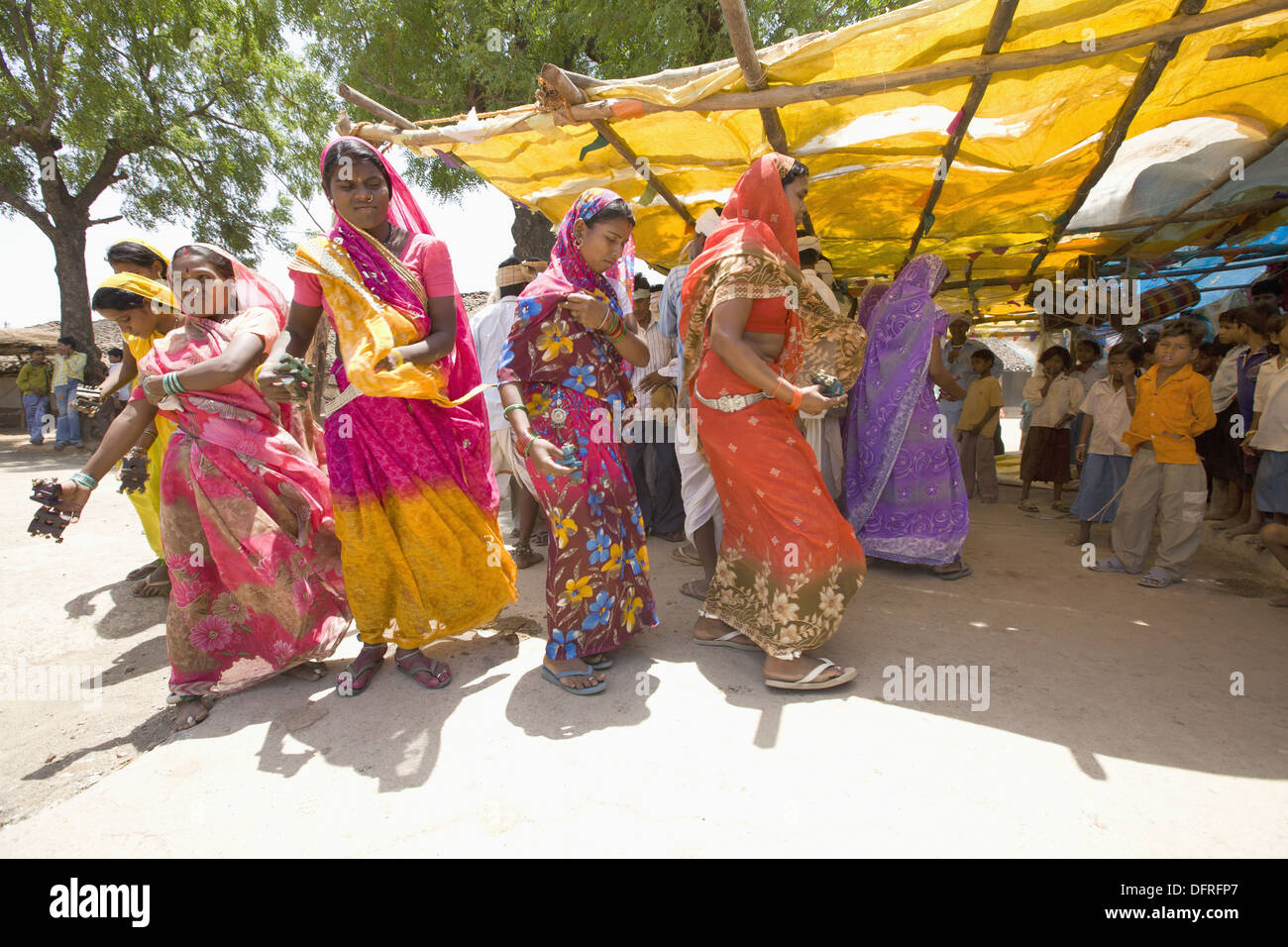 Indian bride dancing in traditional hi-res stock photography and images - Alamy