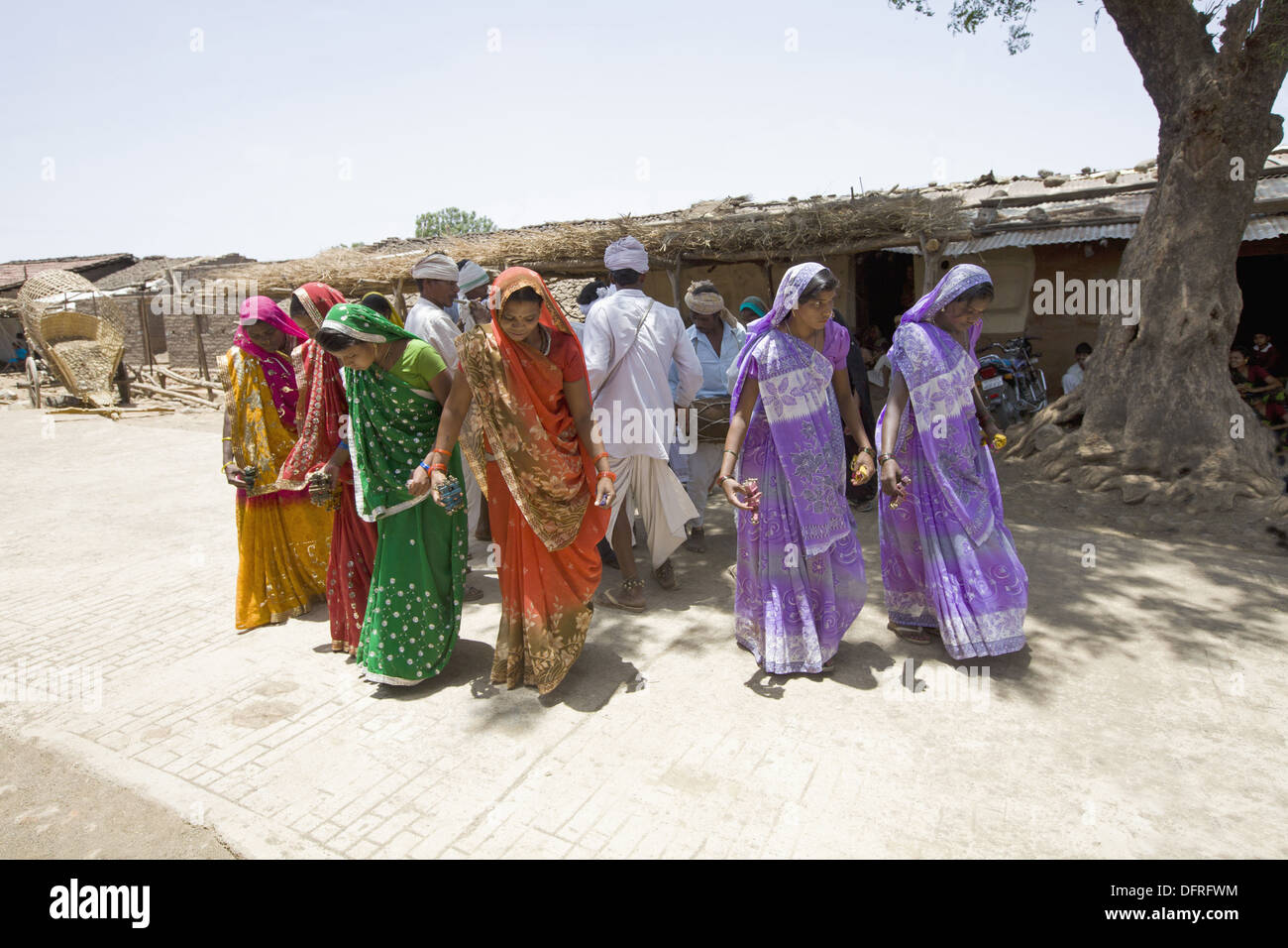 Women Dancing in marriage ceremony of Korku Tribe, Khalwa, Jharikheda ...