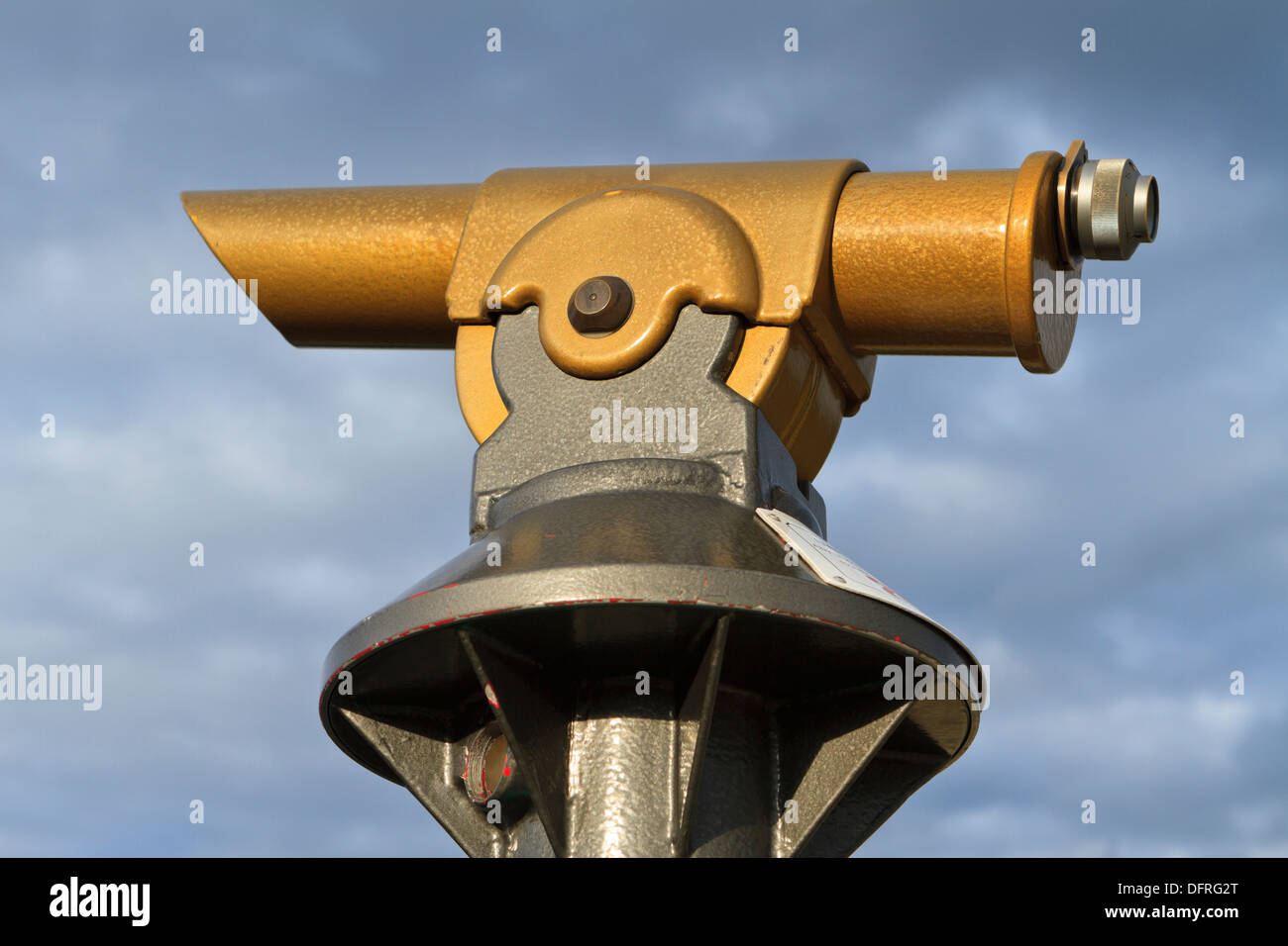 Coin operated viewfinder against the sky Stock Photo - Alamy