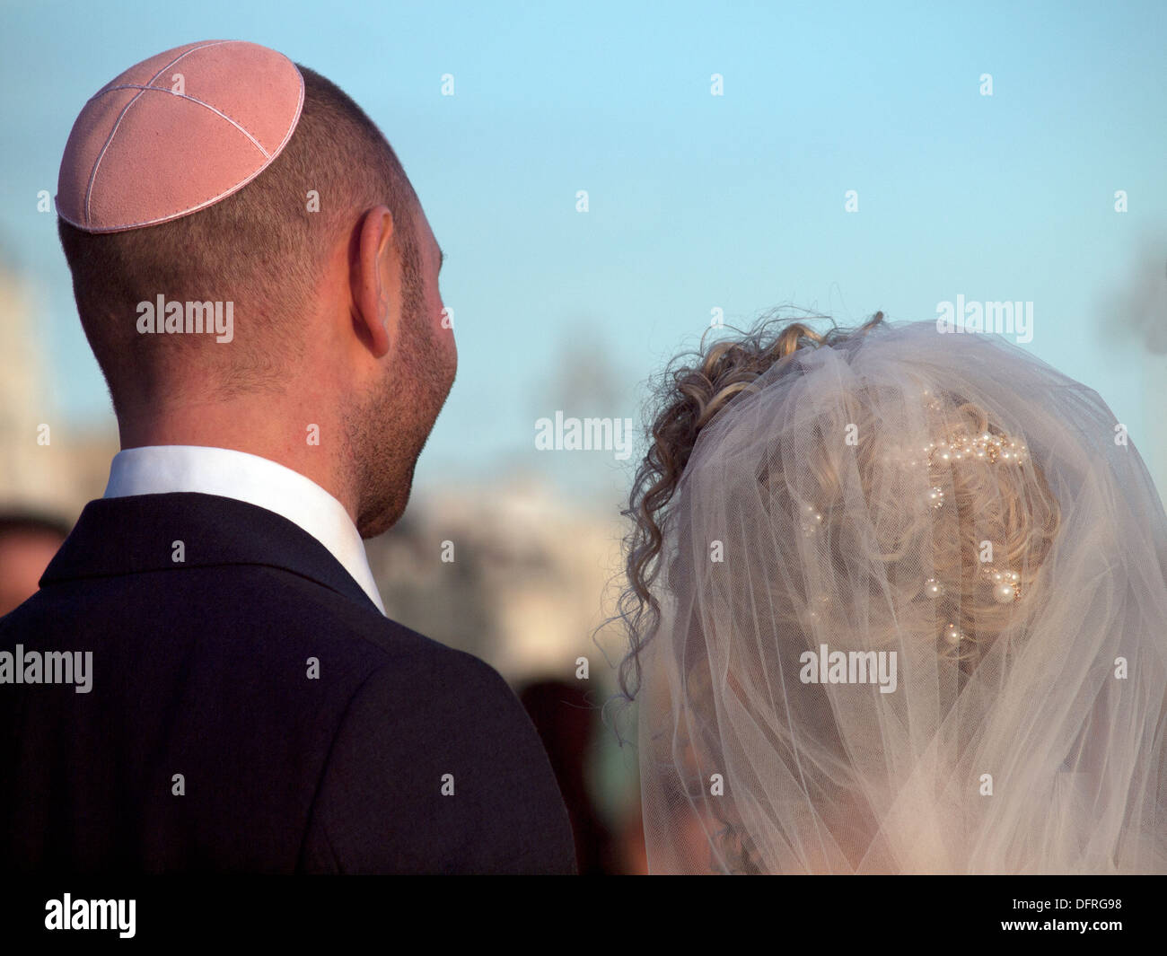 Jewish bride hi-res stock photography and images - Alamy