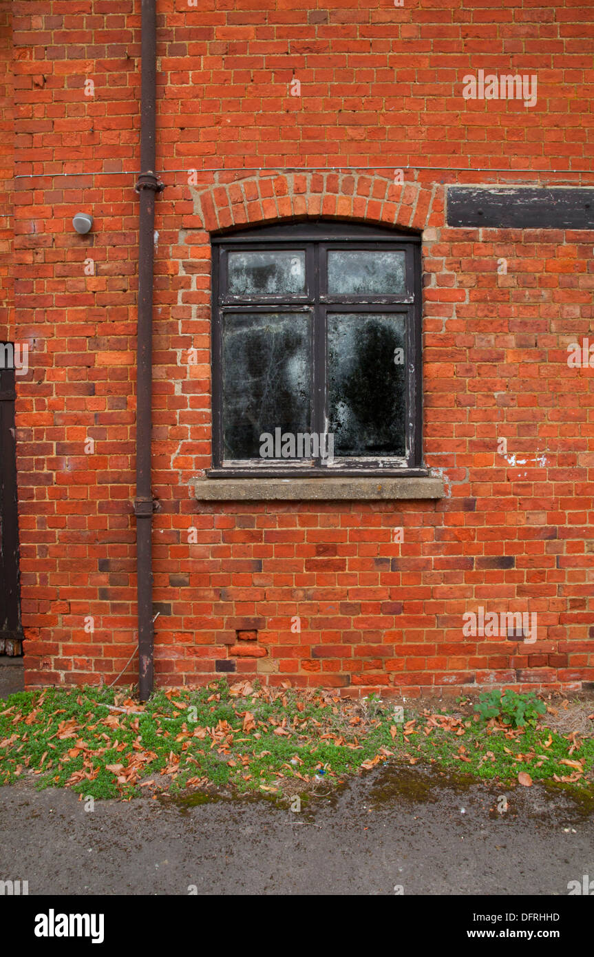 Black window hi-res stock photography and images - Alamy
