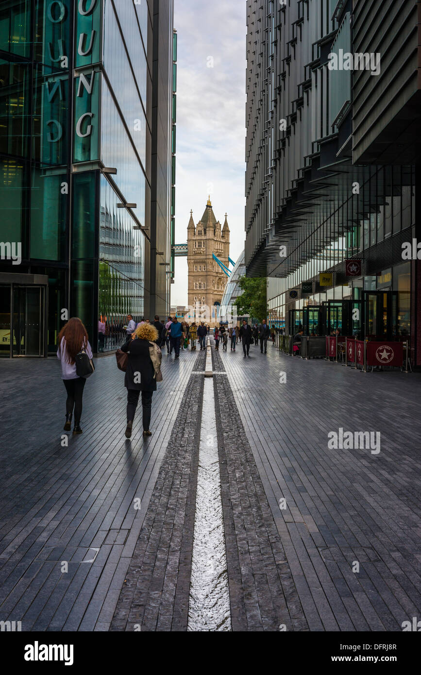 London reflection building day light hi-res stock photography and ...