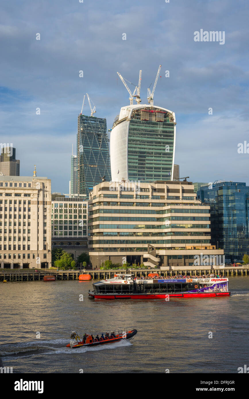 20 Fenchurch Street the Walkie-Talkie, The Leadenhall Building, next to ...