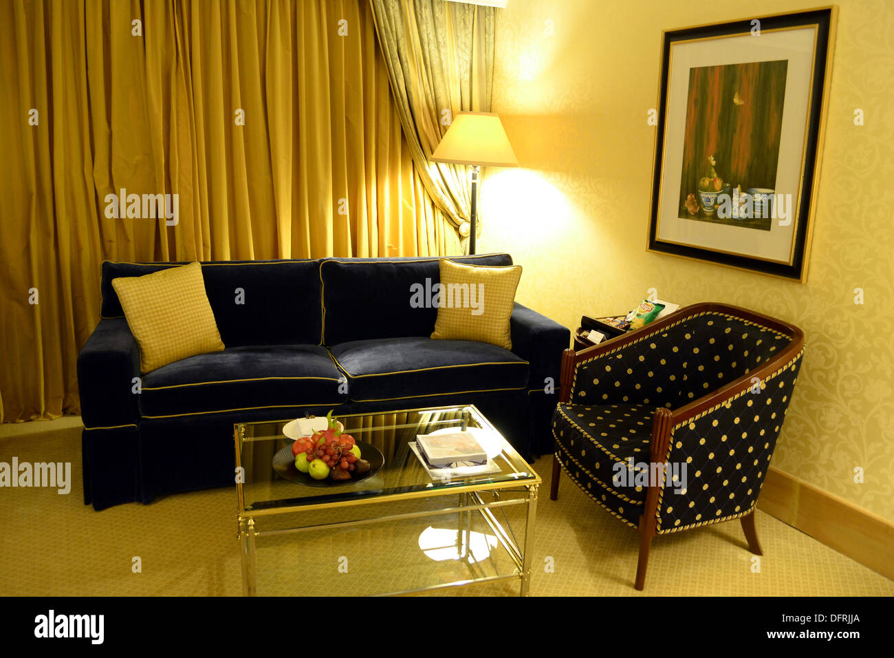 Hotel room luxury relax hi-res stock photography and images - Alamy