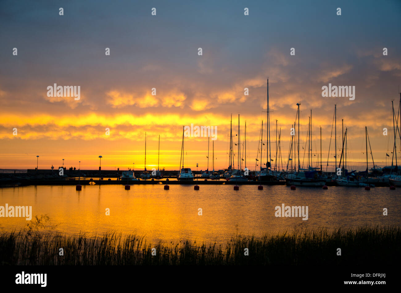 Row boats dock sunset hi-res stock photography and images - Alamy
